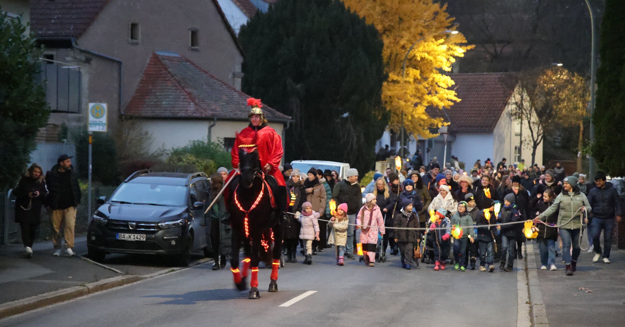 Großer Besuch bei St. Martinsumzug in Bug
